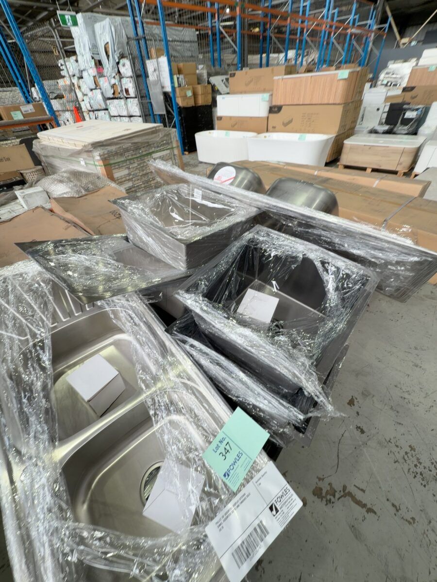 PALLET OF ASSORTED DISPLAY KITCHEN SINKS, ASSORTED SIZES AND FINISHES ...