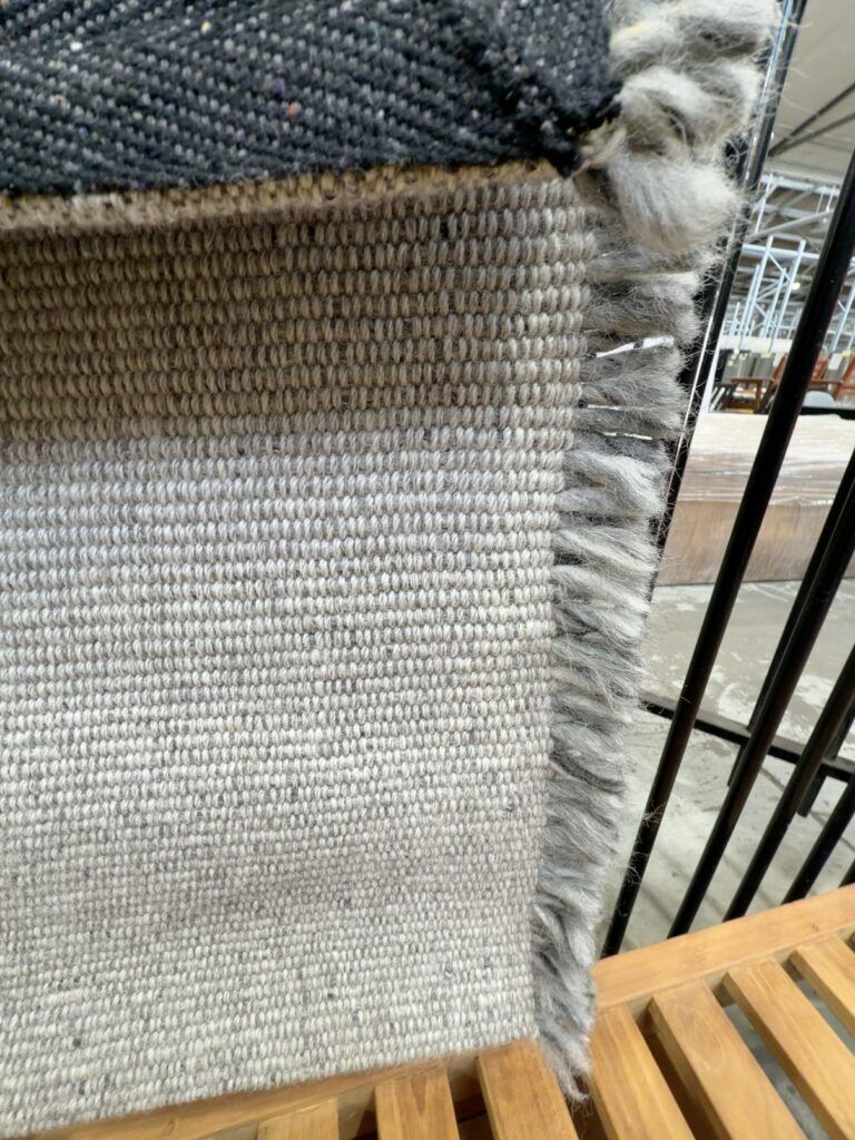 EX DISPLAY HOME STAGING FURNITURE - LARGE RUG 3M X 2.6M SOLD AS IS ...