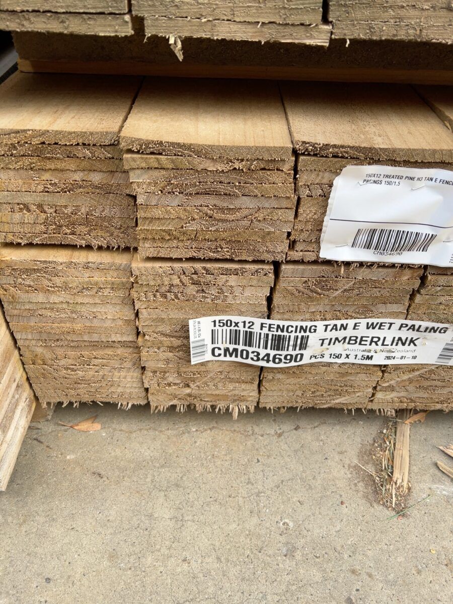 150X12 TREATED PINE H3 TAN E FENCE PALINGS 150/1.5 - Fowles Auction & Sales